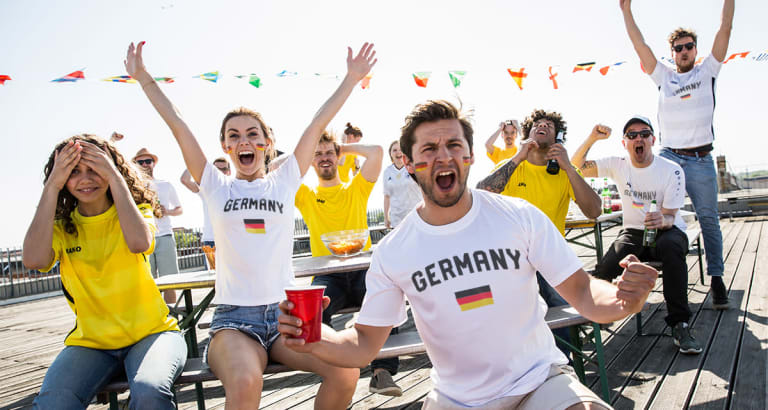 Fan T-Shirts zur EM - Eigene Fan Shirts gestalten | TeamShirts