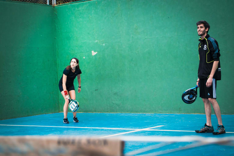 Padel: Wie Tennis, nur einfacher? | TeamShirts